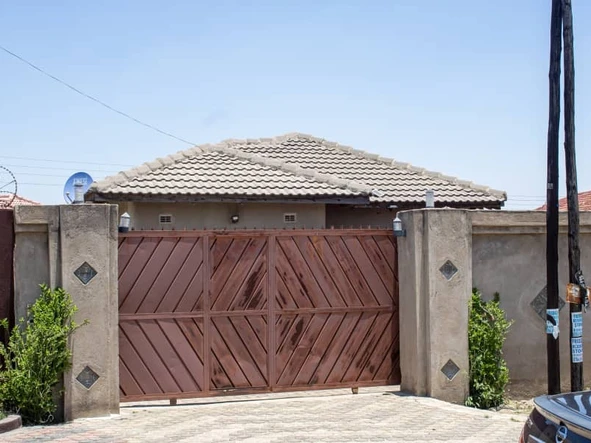 Houses for Sale in Mainway Meadows, Harare South | 30 listings