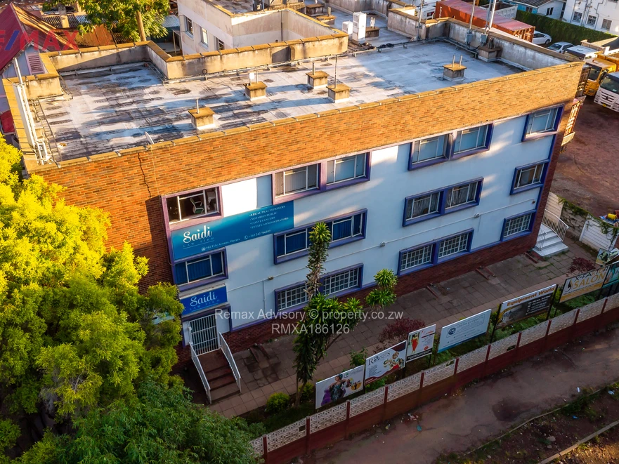 Shops & Retail Property for Rent in Five Avenue, Avenues | RMXA186126